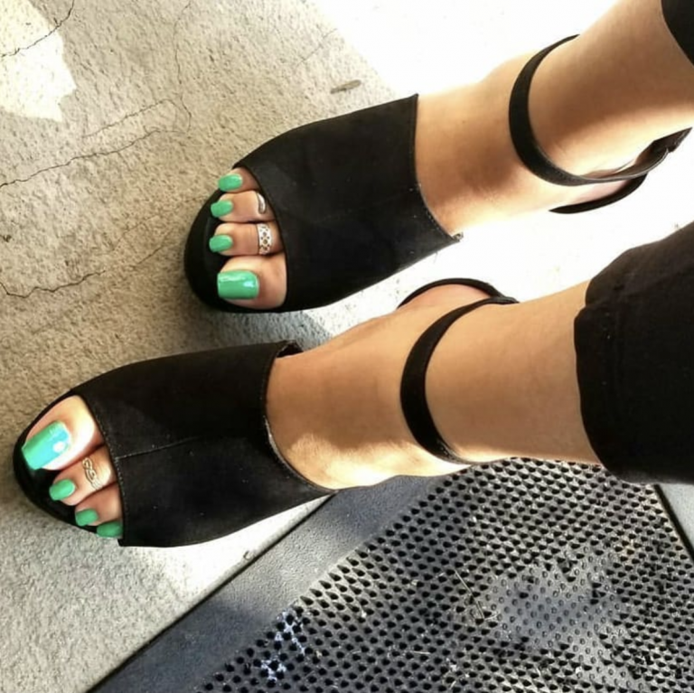 Eda's Feetshow - 404 Feet - Social Media Feet