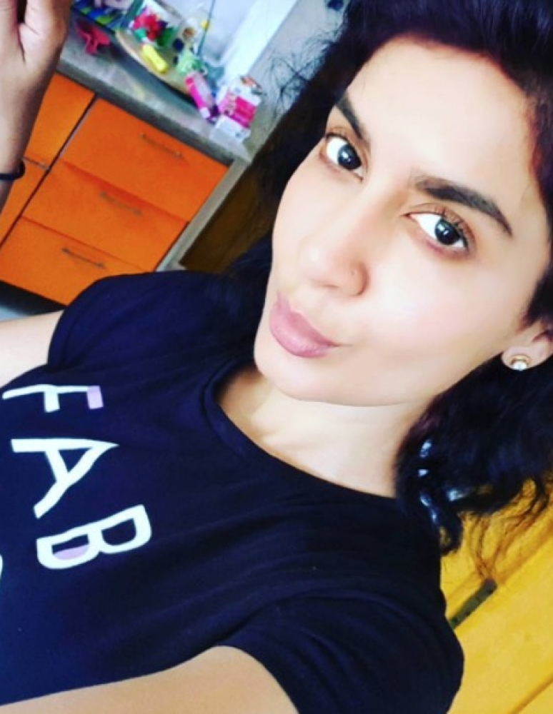 Samanansari's Beautiful Feet - Long Toenails - Social Media Feet