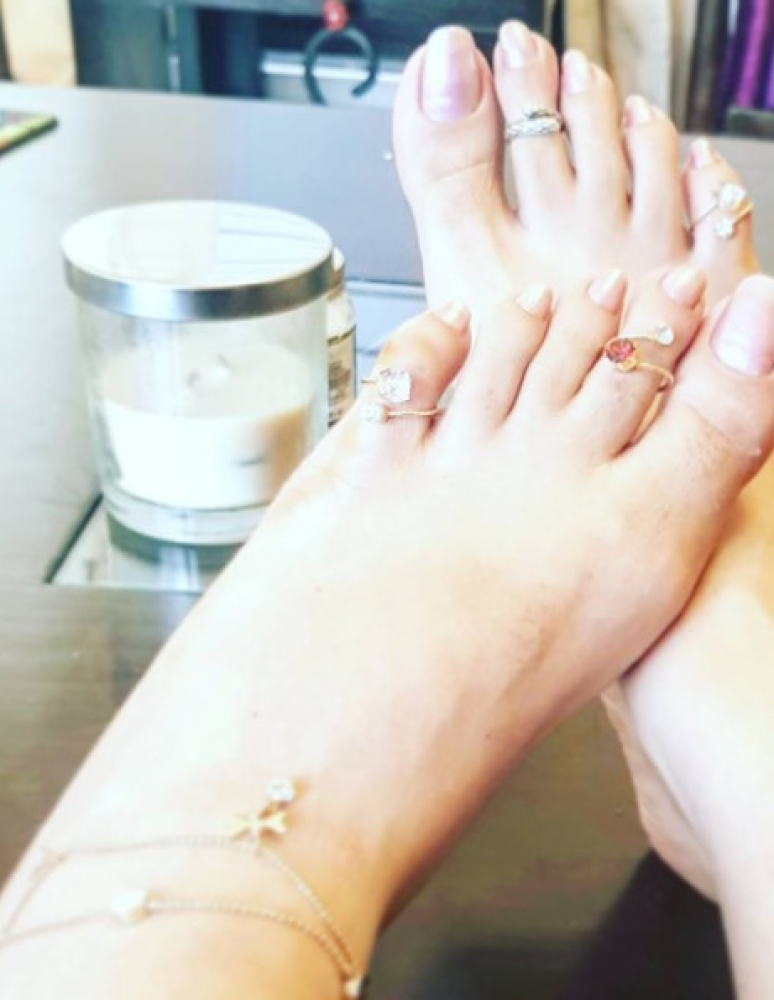 Samanansari's Beautiful Feet - Long Toenails - Social Media Feet
