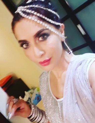 Samanansari's Beautiful Feet - Long Toenails - Social Media Feet