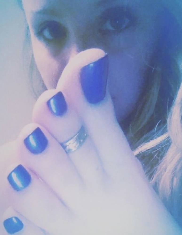 Toe Standard - 404 Feet - Social Media Feet