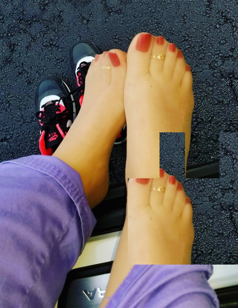 Toe Standards - 404 Feet - Social Media Feet