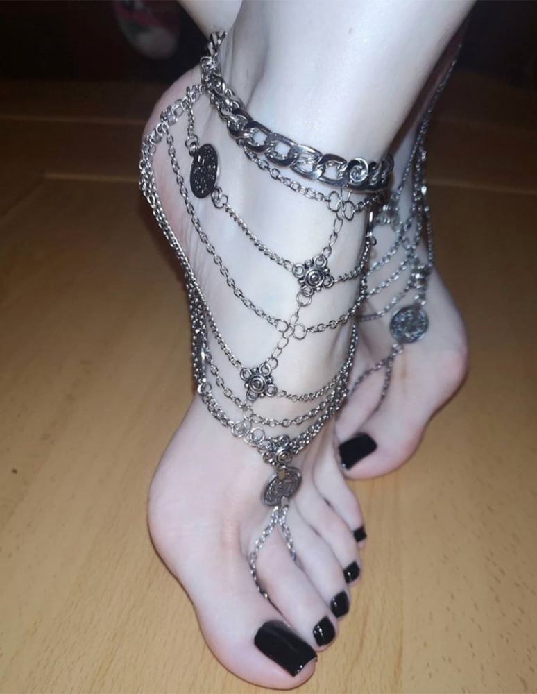 Vampire Feet - Foot Models - Social Media Feet